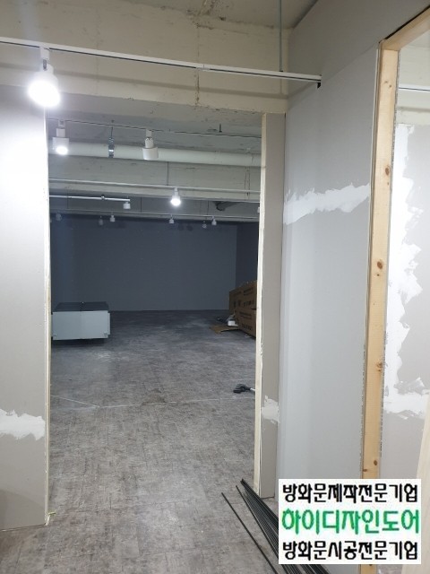 경기동 수원시 인계동 상가 양개방화문 제작 설치 시공 사례 후기입니다단열결로현관문갑종방화문방화문시공방화문설치방화문